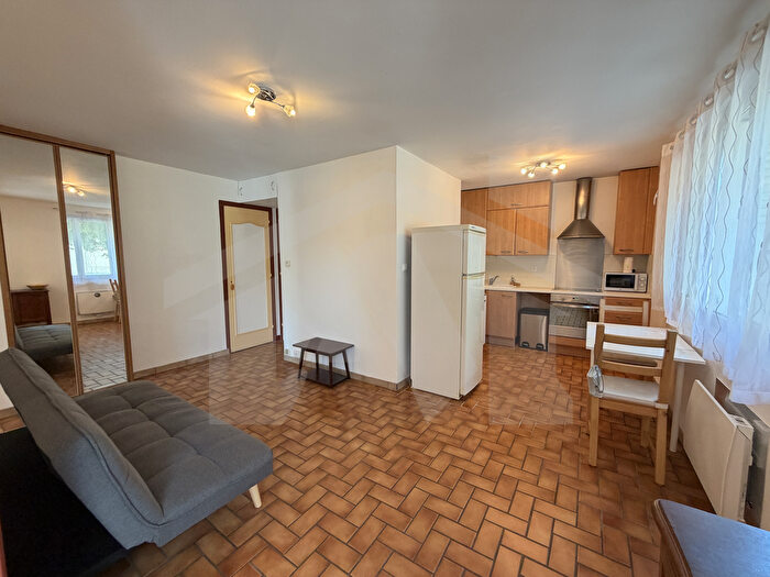 Appartement 3 pièces à Saint-Martin-d'Hères, Bidal, Peri, à louer