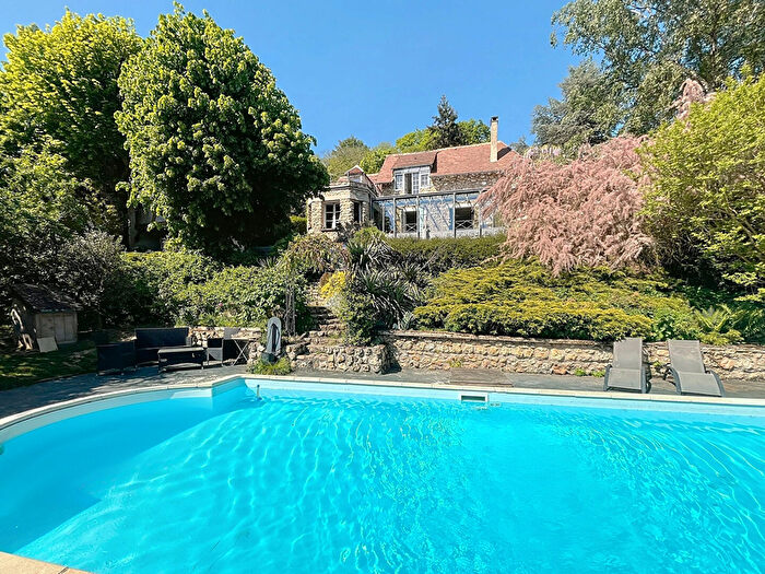 Maison 9 pièces à Jouars-Pontchartrain, à vendre