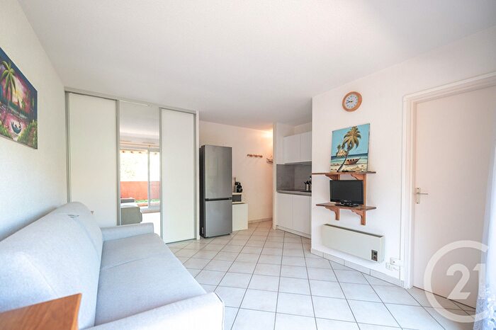 Bormes-les-Mimosas, La Favière, Le Gau, Cap-Bénet, Cabasson, Plages : Appartement 2 pièces à vendre
