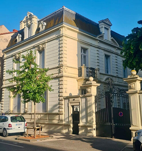 Maison à vendre - Roanne, Gare - 10 pièces - 6 chambres