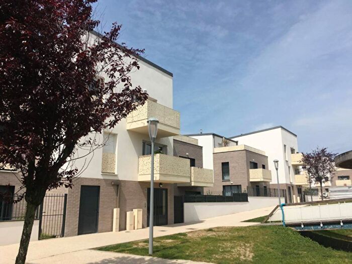 Bruyères-le-Châtel : Appartement 3 pièces à louer