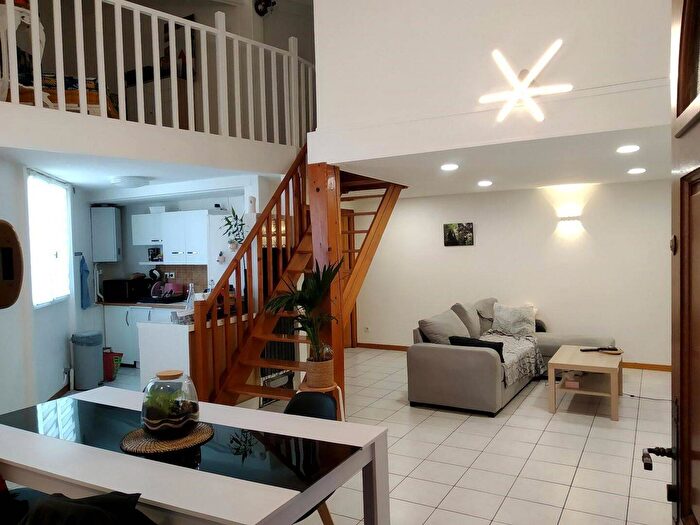 Appartement à louer - Bord-de Osaone, Fontaines-sur-Saône - 3 pièces - 2 chambres