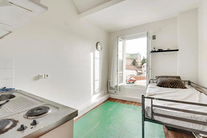 Appartement à vendre - Saint-Denis, Centre-ville, Basilique - 2 pièces - 2 chambres