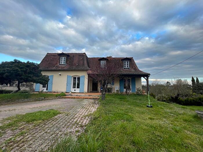 Maison à vendre - Thiviers - 7 pièces - 5 chambres
