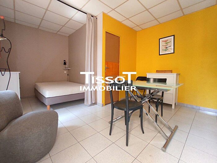 Casernes, Nîmes : Appartement 1 pièce à louer