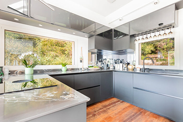 Maison 8 pièces à vendre à Saulx-les-Chartreux