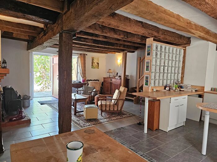 Maison à vendre - Exideuil - 4 pièces - 2 chambres