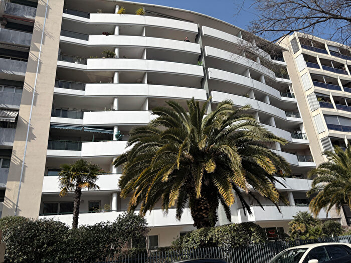 Appartement à vendre - Marseille e , Saint-Giniez - 2 pièces - 1 chambre