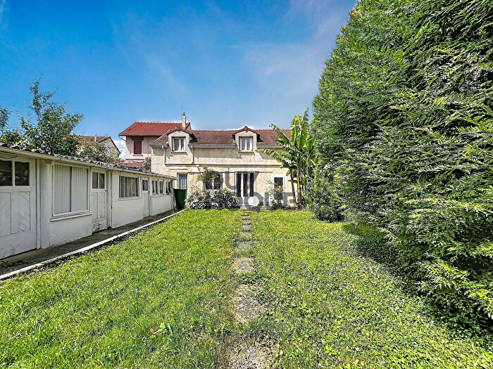 Vitry-sur-Seine, Coteau, Malassis : Maison 8 pièces à vendre