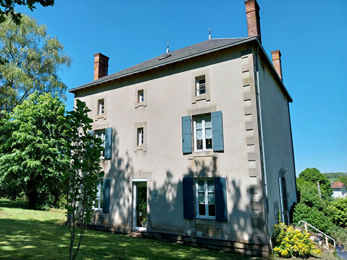 Maison à vendre - Brigueuil - 10 pièces - 6 chambres