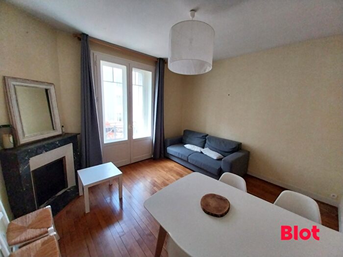 Appartement à vendre - Quartiers Centre, Colombier - 3 pièces - 2 chambres