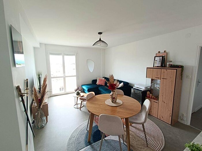 Pradeau-Gare-Rue GLassale, Tarbes : Appartement 4 pièces à louer