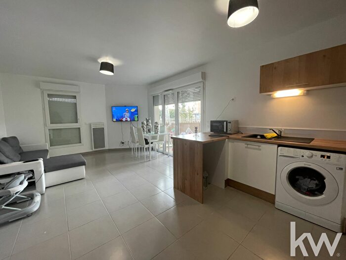 Maisons à vendre et appartements à louer - 1