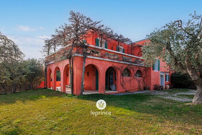 Maison à louer - Nice, Saint-Antoine - 6 pièces - 5 chambres