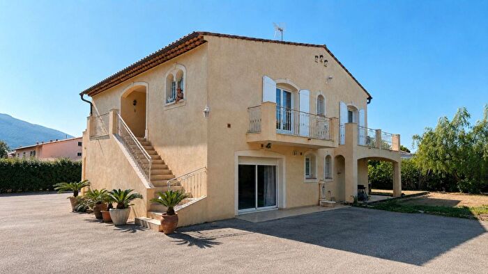 Carros - Maison 6 pièces à vendre