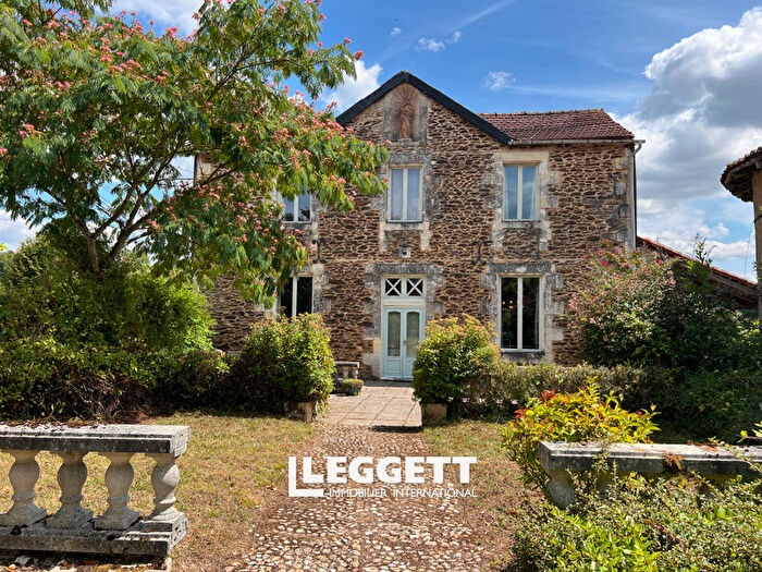 Maison à vendre - Thiviers - 5 pièces - 4 chambres