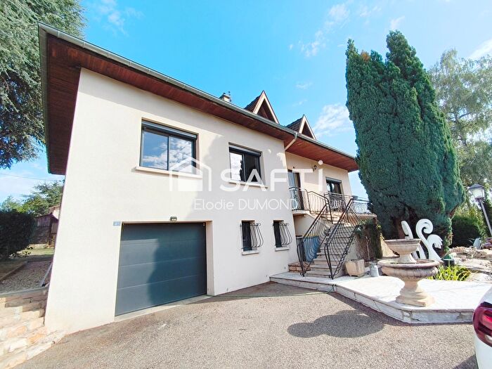 Saint-Amour : Maison 9 pièces à vendre