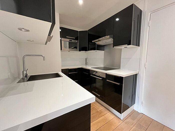 Appartement à louer - Courbevoie, Hôtel de ville - 2 pièces - 1 chambre