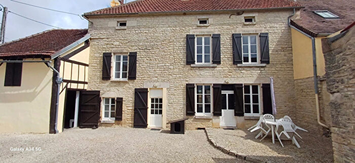 Maison à vendre - Moulins-en-Tonnerrois - 7 pièces - 4 chambres