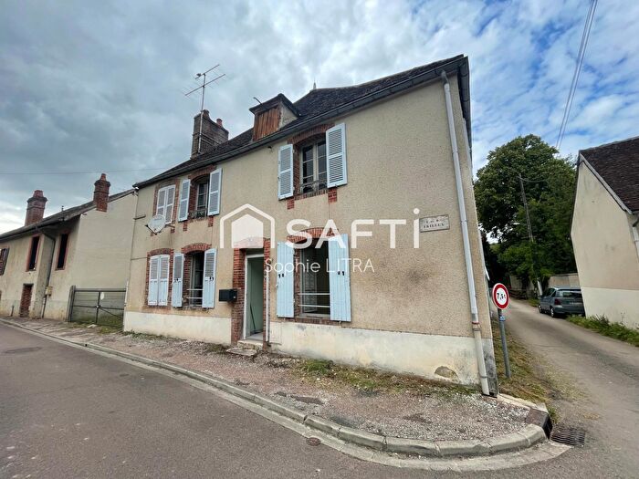 Maison 4 pièces à vendre à Saint-Julien-du-Sault