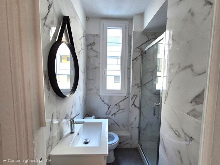 Appartement à louer - Nice, Saint-Roch - 2 pièces - 1 chambre