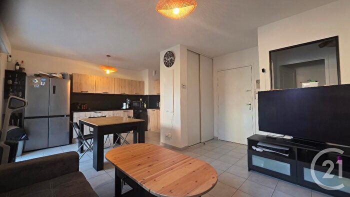 Salon-de-Provence, Bel-Air : Appartement 2 pièces à louer