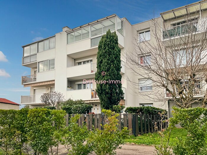 Appartement à vendre - Saint-Priest, Revaison - 3 pièces - 2 chambres