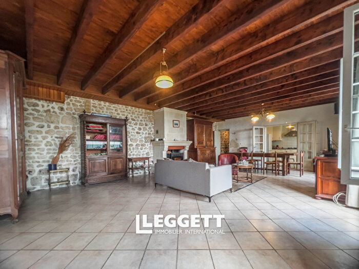 Saint-Simeux - Maison 6 pièces à vendre