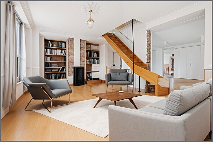 Appartement à vendre - Asnières-sur-Seine, Centre-ville - 6 pièces - 3 chambres