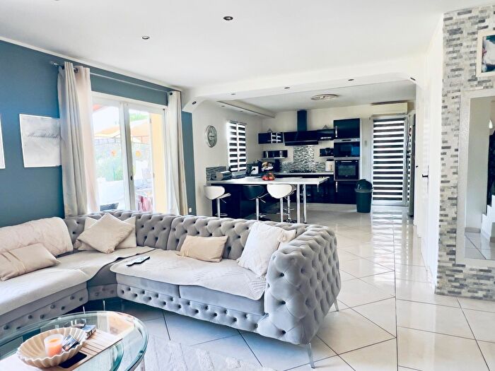 Maison à vendre - Marseille e , Saint-Antoine - 6 pièces - 5 chambres