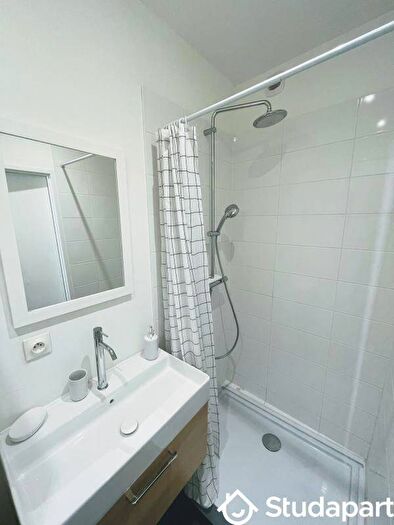 Appartement à louer - Bel Air-Grand Font-Madeleine, Angoulême - 1 pièce - 1 chambre