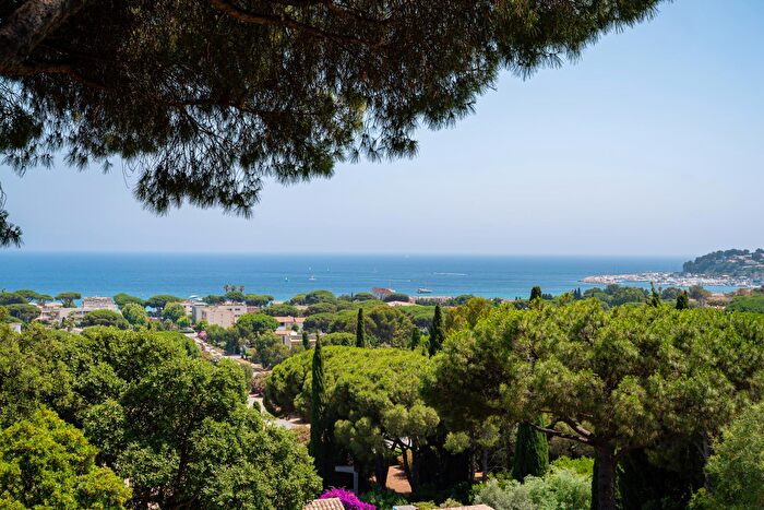 Maison à vendre - Cavalaire-sur-Mer, Le Parc- Frais Vallon, Le Jas - 7 pièces - 5 chambres