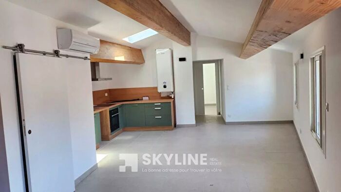 Appartement à louer - Saint-Cannat - 2 pièces - 1 chambre