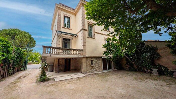 Maison à louer - Le Thor - 8 pièces - 4 chambres