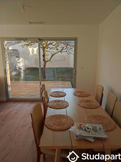 Appartement à louer - Sembat, Bègles - 1 pièce - 2 chambres