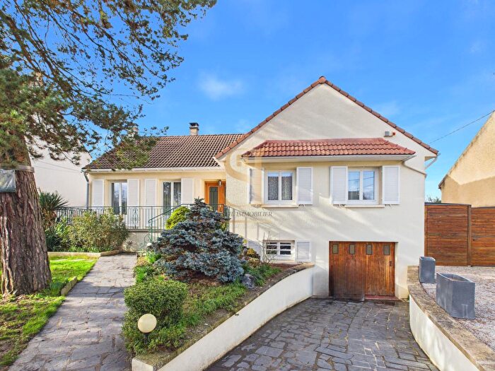 Maison à vendre - Montgeron, Saint-Hubert, Plateau, Chalandray - 7 pièces - 6 chambres