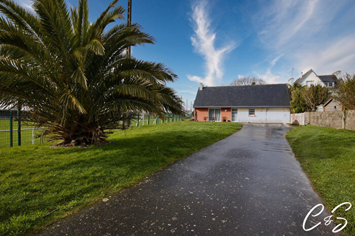 Maison à vendre - Plogastel-Saint-Germain - 5 pièces - 3 chambres