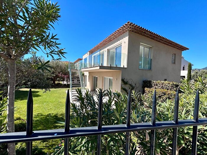 Maison 6 pièces à vendre - Cavalaire-sur-Mer, Centre-ville