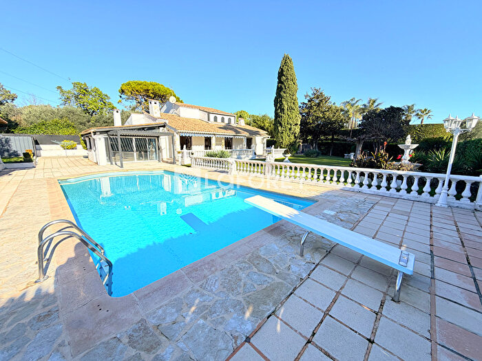 Maison à vendre - Mougins, Le Colombier, Colombe, Cabrières, Le Bordé - 5 pièces - 4 chambres