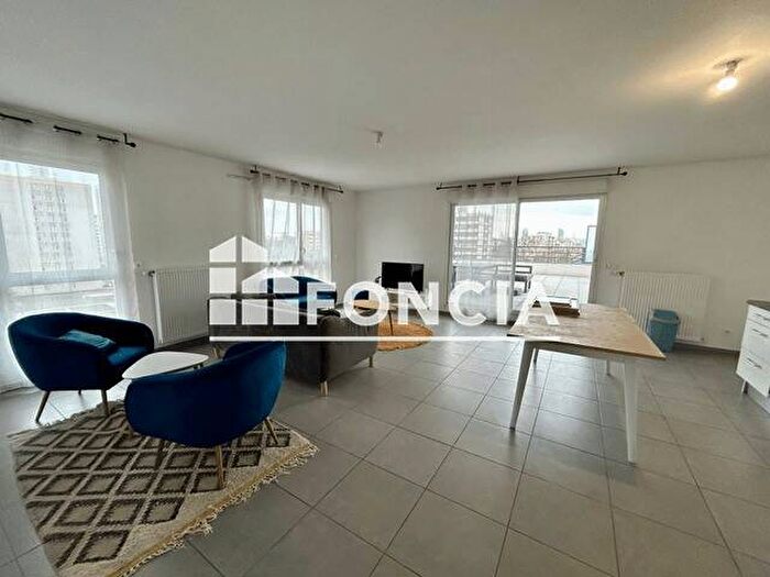 Appartement à louer - Cusset, Villeurbanne - 4 pièces - 3 chambres