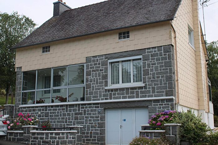 Maison à vendre - Uzel - 6 pièces - 3 chambres