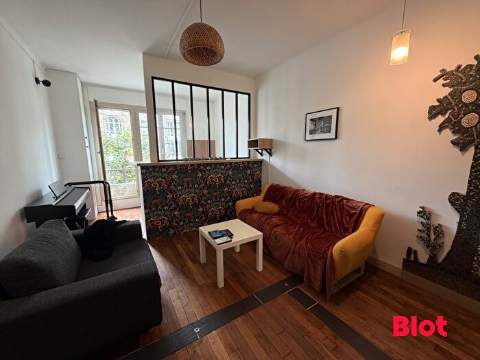 Appartement 2 pièces à Quartiers Centre, Colombier, à vendre