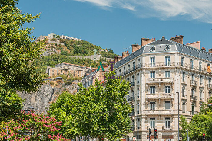 Appartement 4 pièces à Grenoble, Centre-ville, à vendre