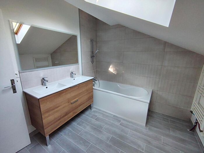 Maison 6 pièces à louer à Saint-Genis-Laval, Barolles