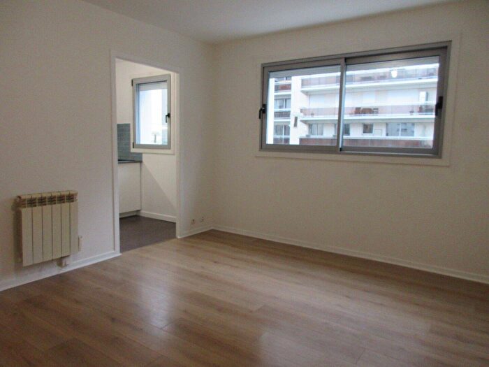 Appartement à louer - Entrée de Ville, Clichy - 1 pièce