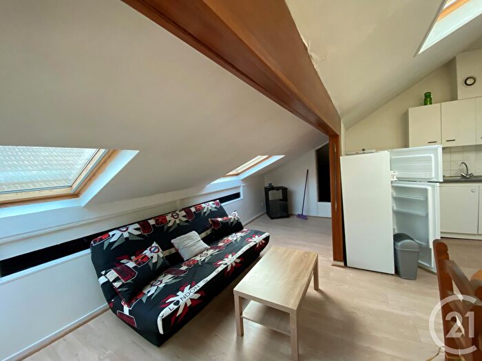 La Ville-du-Bois : Appartement 2 pièces à louer
