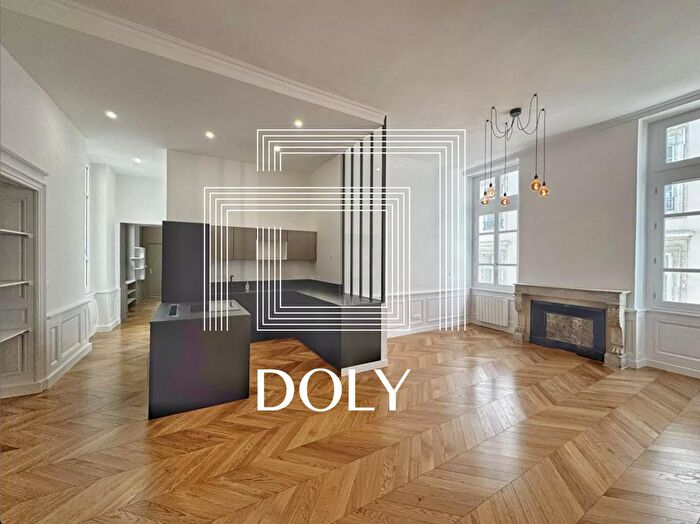 Appartement 4 pièces à vendre à Paris 18ème, Barbès, Château Rouge