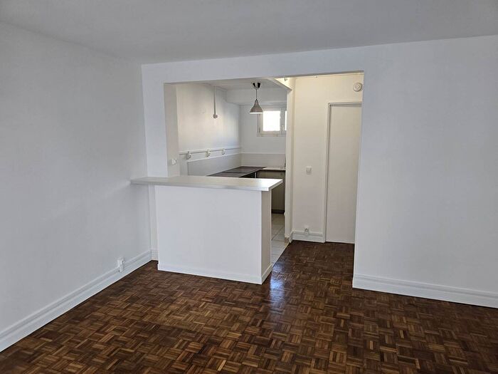 Appartement à louer - Amiraux-Simplon-Poissonniers, Paris ème arrondissement - 2 pièces - 1 chambre