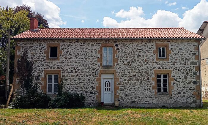 Maison à vendre - Confolens - 7 pièces - 3 chambres