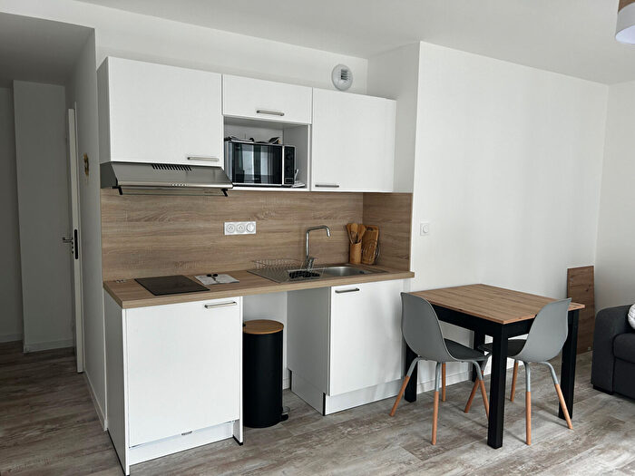 Appartement à louer - Quartiers Centre, Colombier - 1 pièce